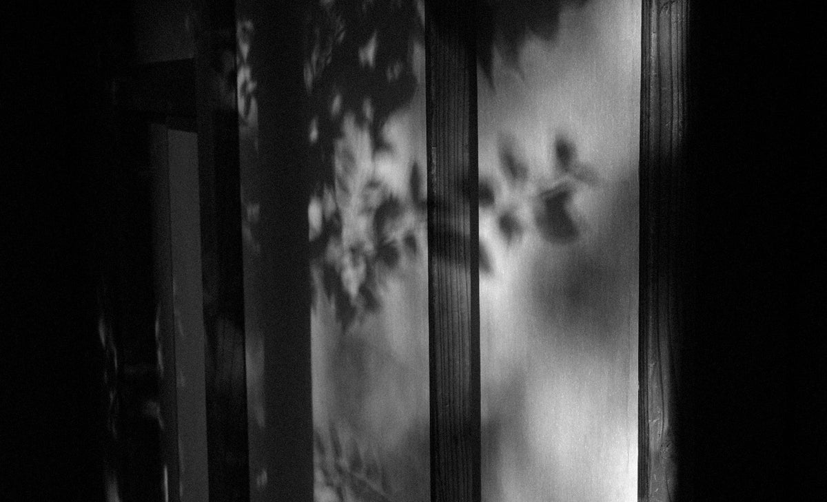 Japanese Design and the Beauty of Shadow – dans le gris